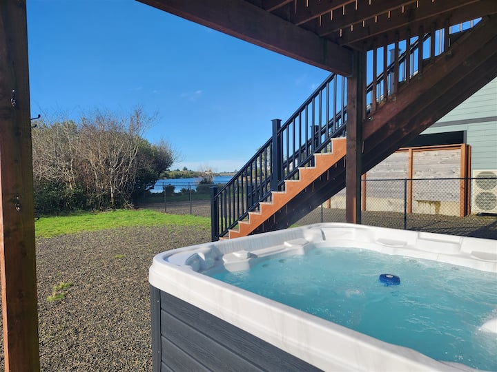 Salt & Still - Beautiful Water Views - Ocean Shores, WA