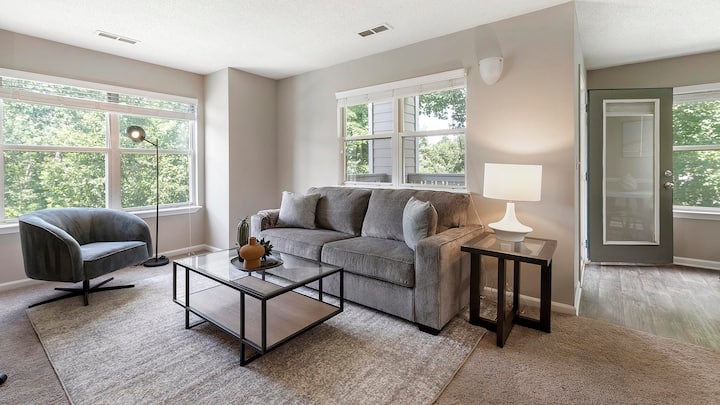 Landing | Stylish 1bd, Tennis Court, Gym - Asheville, NC