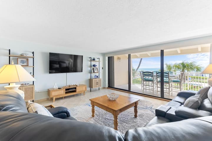 Clean & Comfortable Multi-level Oceanfront Townhou - Key Colony Beach, FL