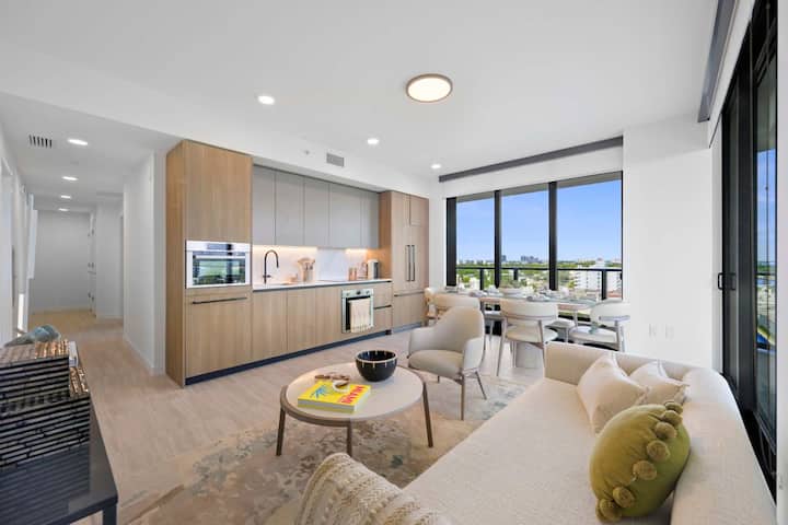 Miami Beach N - New 3br W/balcony Ocean Views&pool - Miami Beach, FL