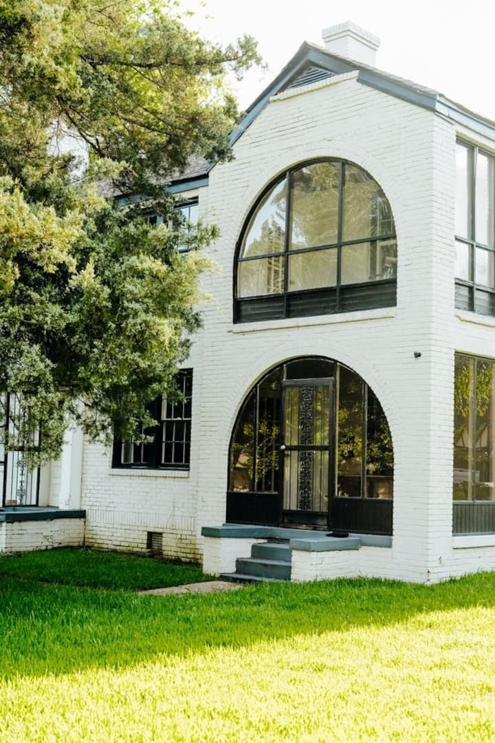 Chic 2br Getaway | Pets Welcome In Cloverdale - Alabama Safari Park