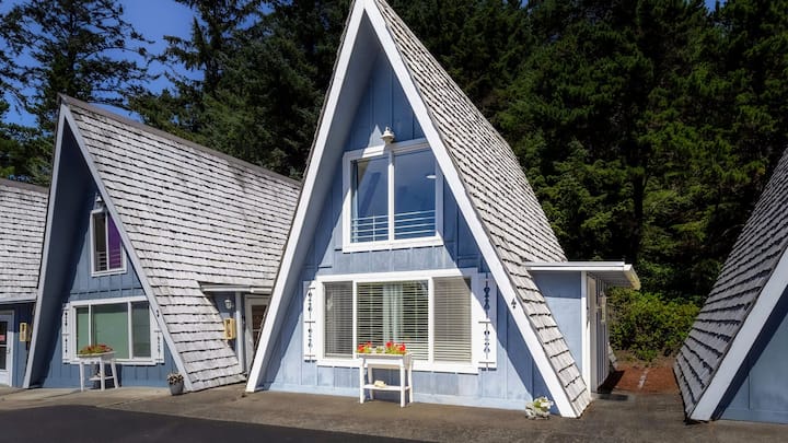 Alpine Chalet #4 Full Loft - Otter Rock, Or - Beverly Beach State Park, Newport