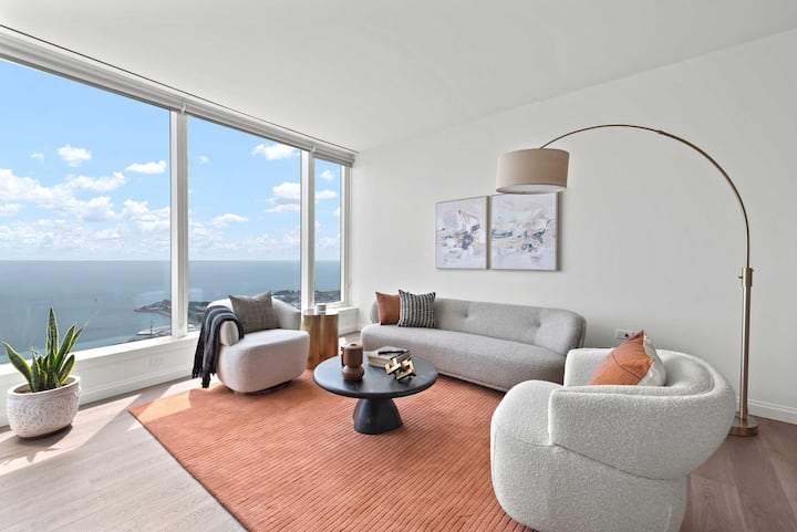 60 Fl Lake View Apt: An Urban Oasis In The Sky - Chicago, IL