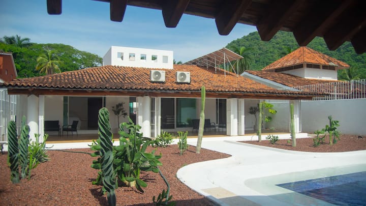 Casa Zeco • Elegant Golffront Villa With Infinity - Zihuatanejo