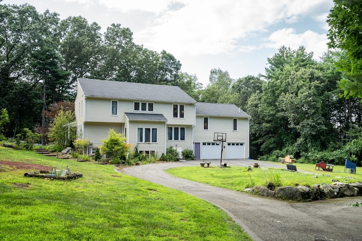 Pet-friendly 4br | Fireplace, Patio & Bbq - Concord, MA