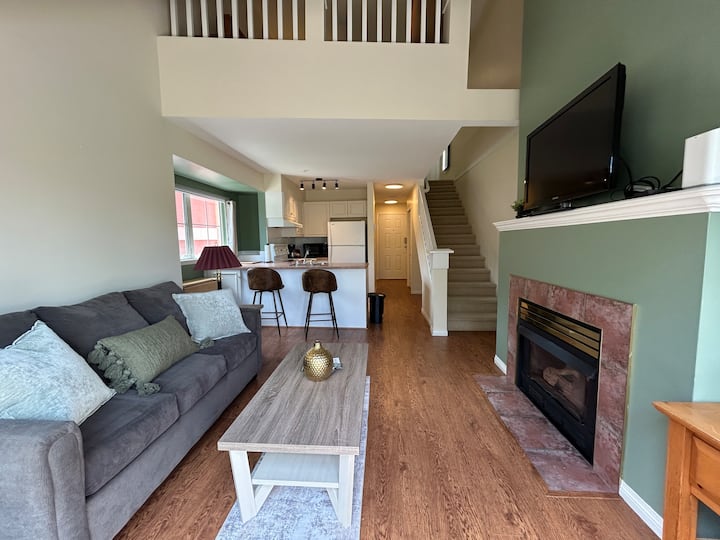 Cozy Loft On Golf Course - 313 - Kelowna