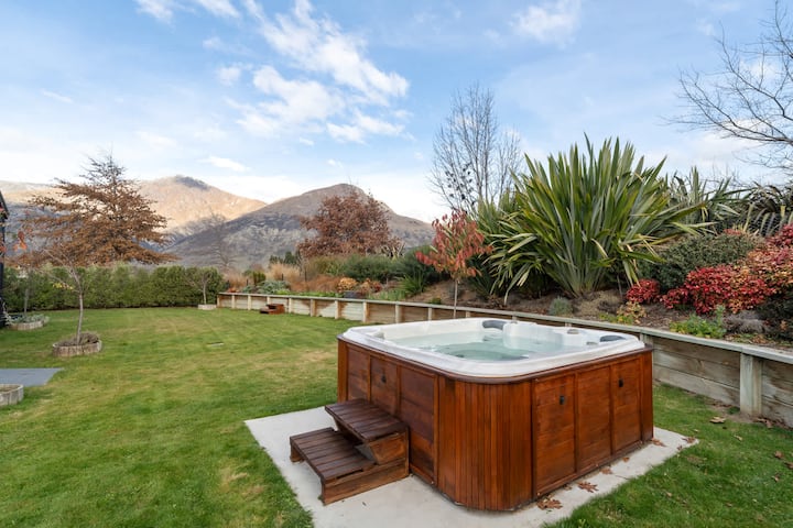 Alpine Comfort: Family Home With Mountain Views & - Arrowtown