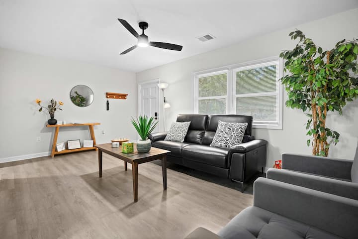 10 Min To Downtown | Desk | Fenced Yard | Wi-fi - Raleigh, NC