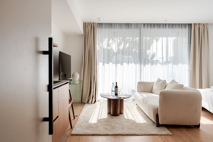 Yamas Urban Living Stayone Old Town Balcony Studio - Limassol