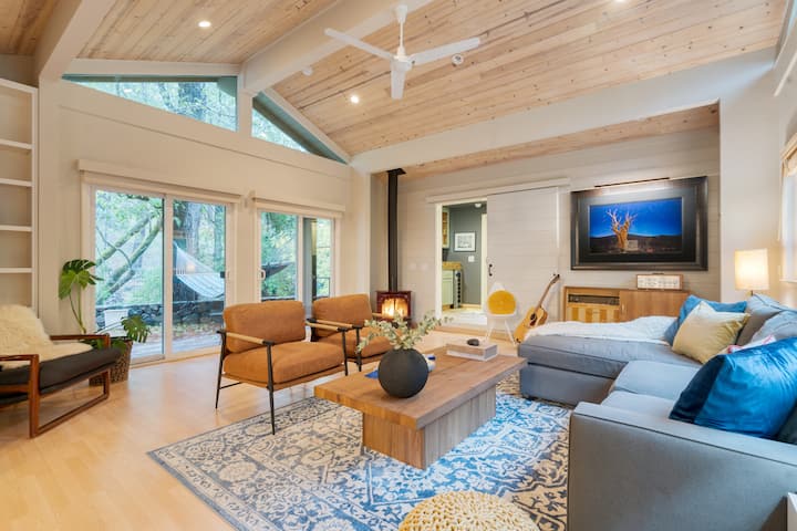 Sonoma Creek Haven | Creekside Hot Tub Retreat - St. Helena, CA
