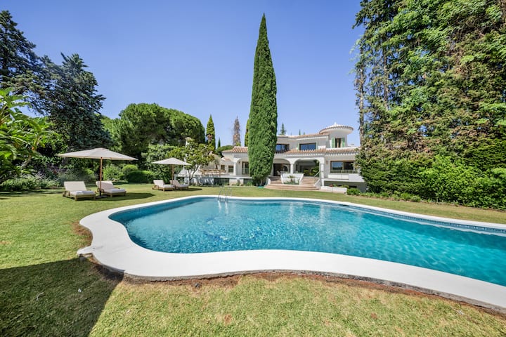 Golden Mile Luxury Villa With Tennis Court - Marbella
