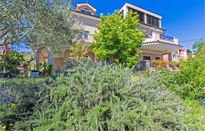 1 Bedroom Gorgeous Apartment In Secovlje - Izola