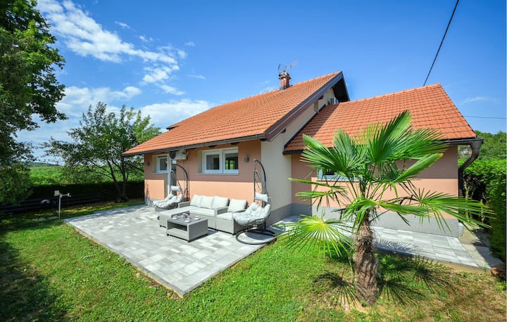 2 Bedroom Cozy Home In Duga Resa - Karlovac