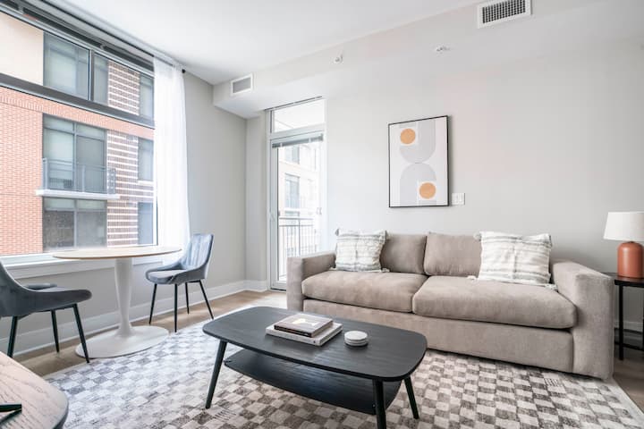 Blueground | Woodmont Triangle, Nr Bethesda Park - Bethesda, MD