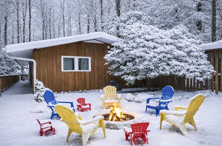 Wildflower Themed Retreat - Berkeley Springs, WV