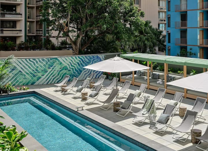 Steps From Waikiki Beach + Heated Pool&restaurant - Honolulu, HI