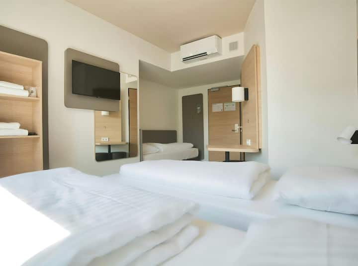 Triple Room At B&b Hotel Köln City - Köln