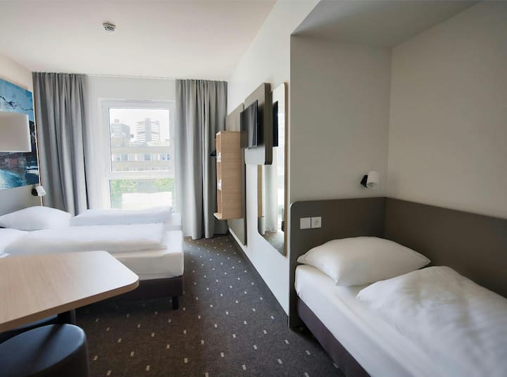 Triple Room At B&b Hotel Köln City - Cologne