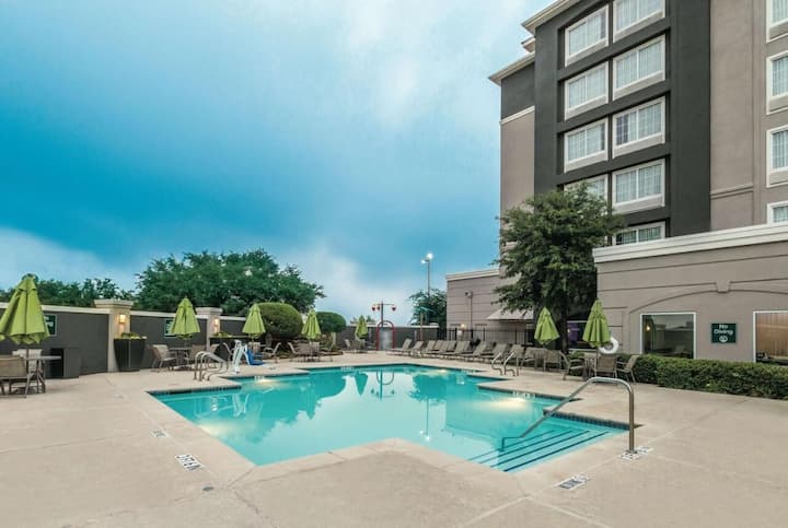 2 Double Beds, La Quinta, Near Six Flags, 2 Units - Arlington, TX