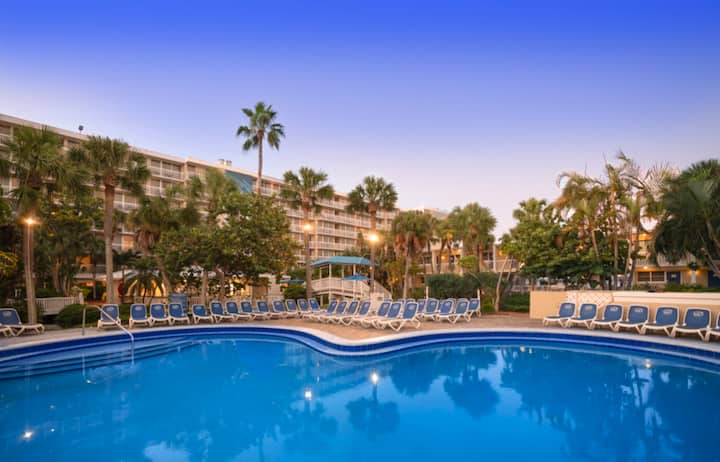 Stunning Gulf View| Pet Friendly- No Cleaning Fee! - St. Pete Beach, FL