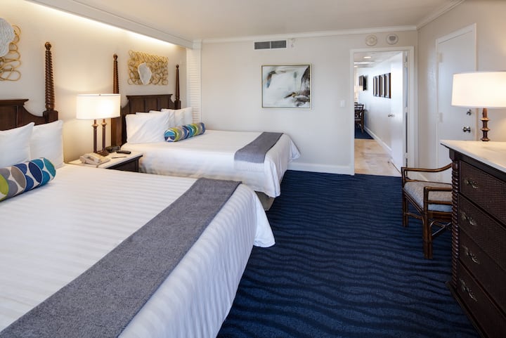Stunning Gulf View| Pet Friendly- No Cleaning Fee! - St. Pete Beach, FL