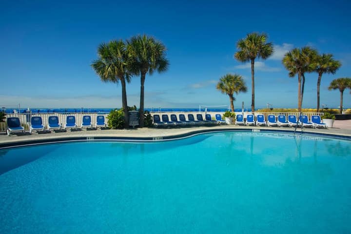 Beachfront Bliss – No Cleaning Fee! - St. Pete Beach, FL