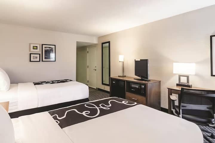 Spacious Room For Family Stay + Free Breakfast - Myrtle Beach, SC