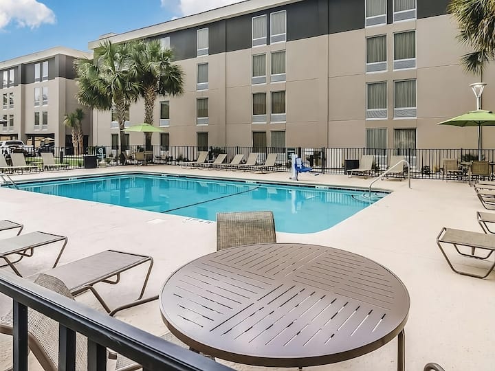 2 Elegant Rooms Perfect For Business Travelers - Myrtle Beach, SC
