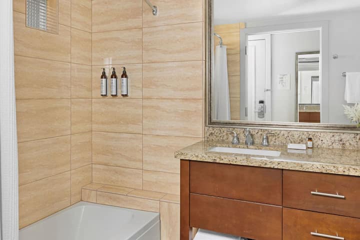 Deluxe Studio Sleeps 4 - Desert Springs Villas Ii - Palm Desert, CA
