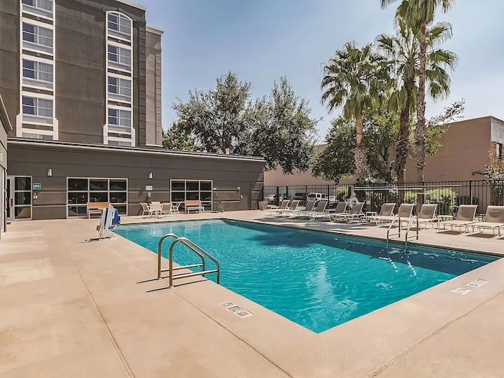 Cozy Room W/ Spa Bath Near Alamo - 5 Min Drive - San Antonio, TX