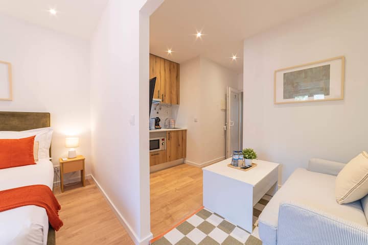 Bright & Comfortable 1br Near City Center - Lissabon