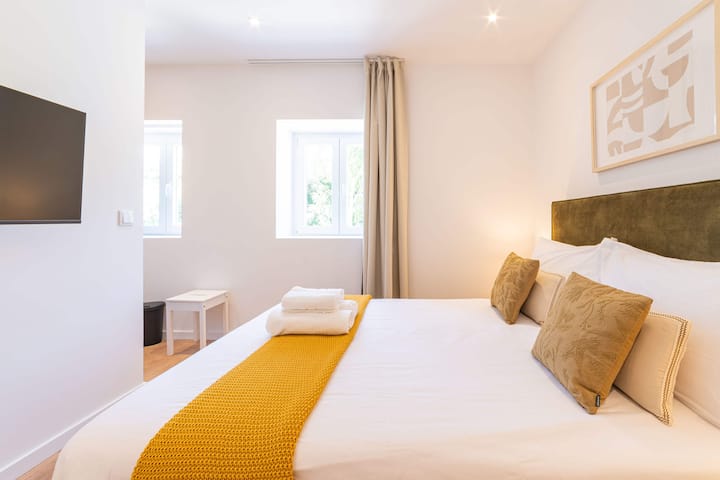 Bright & Cozy Studio Near City Center - Lisszabon