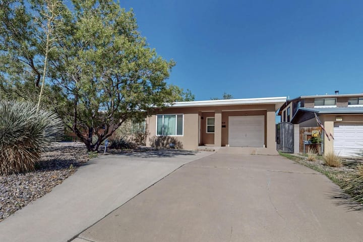Nob Hill Home W/ King Bed And Garage - Albuquerque, NM