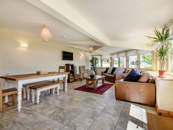 3 Bed In Cressbrook (96212) - Castleton