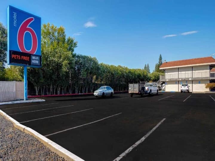 1 Lit Complet |Ada / Ri Douche/ Mini Réfrigérateur - Rancho Cordova, CA