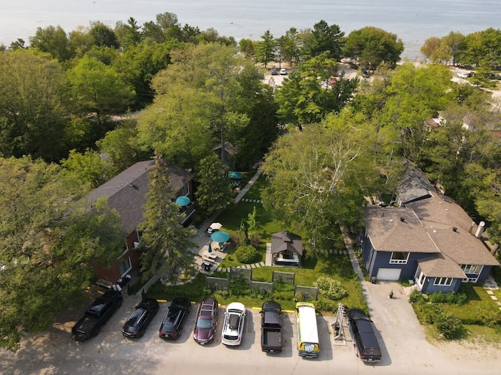 Spacious Ground Floor Garden View Apartment - Wasaga Beach