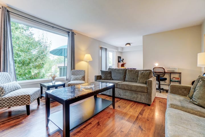 Spacious Second Floor Garden View Apartment - Wasaga Beach