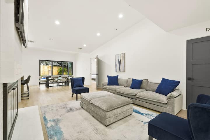 Prime Houston Getaway W/ Pool – Near Downtown - Houston, TX