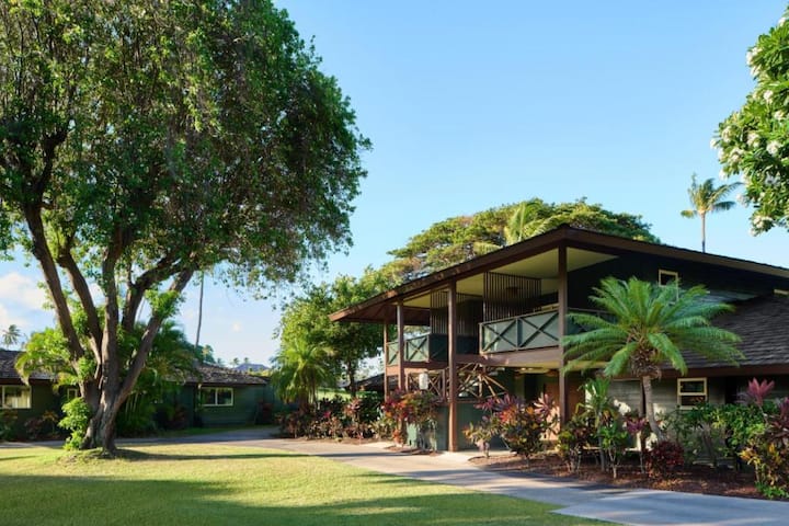 Bungalow With Garden View + Kitchen + Pool Access - Maui, HI