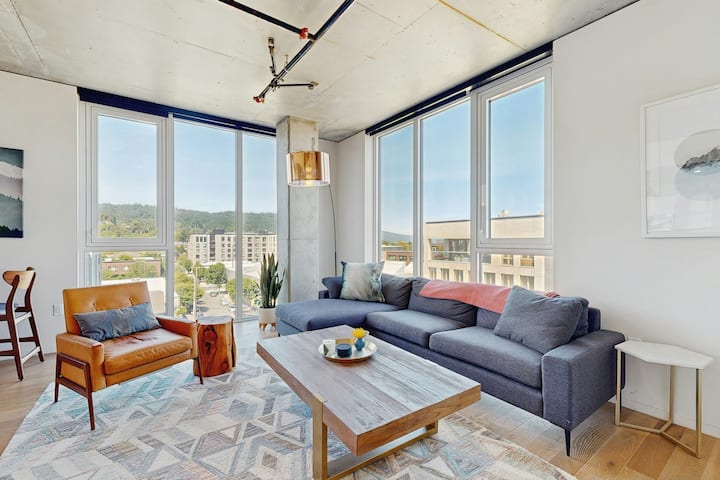 2br Apt - Corner Unit W/ City View & Walk Score 96 - Portland