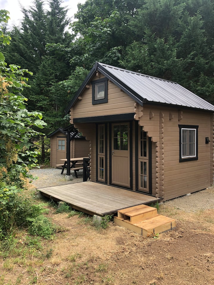 Glamping Cabin Near Cowichan River - The Old Maple - Duncan
