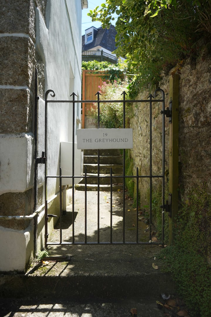 The Greyhound - Falmouth