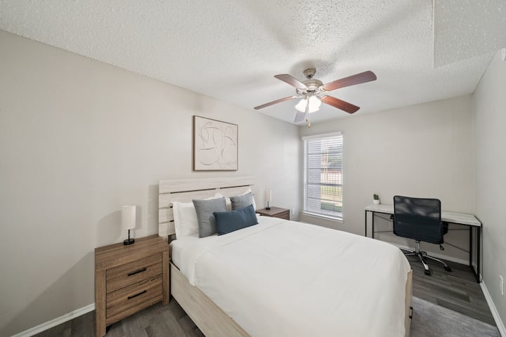 The Charlie 8105 I Spacious And Comfy 1 Bed 1 Bath - Richardson