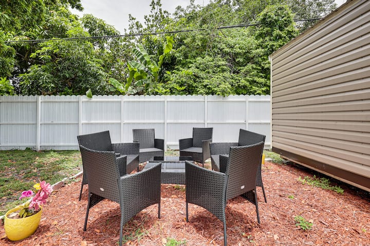 8 Mi To Design District: Miami Home W/ Yard - Miami Lakes, FL