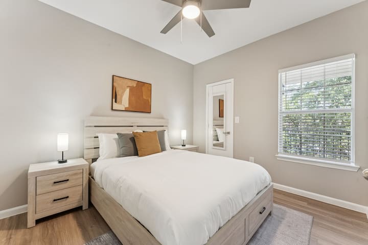 The Calvin 335 I Spacious 2 Bed 1 Bath - Plano