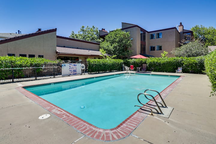 Walk To Virginia Lake: Reno Condo W/ Balcony! - リノ, NV