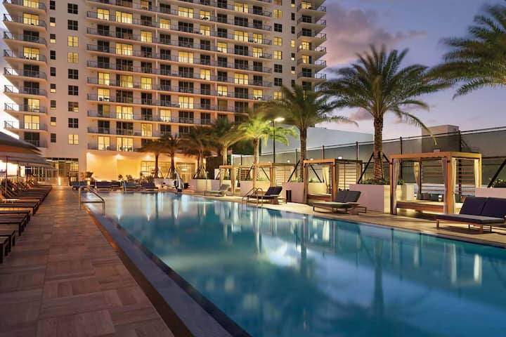 Direct Ocean Views + Rooftop Pool. Bar. Tennis. - 好萊塢