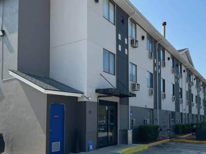 1 Lit Queen | Mobil Access Bain Ns Micfridg - Hidden Lake, Kingsland