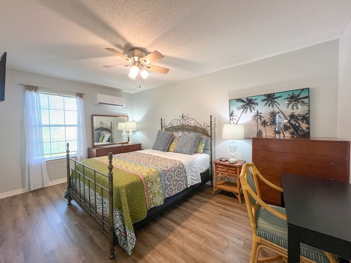 Peyton Cottage: Perfect For Mid To Long Term Stays - Brent, FL