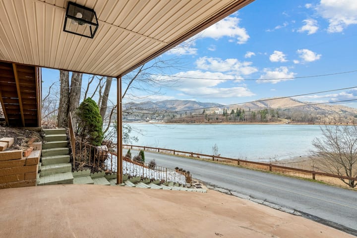Lake View Retreat, Scenic Deck, Pool & Tennis - Lake Junaluska, NC